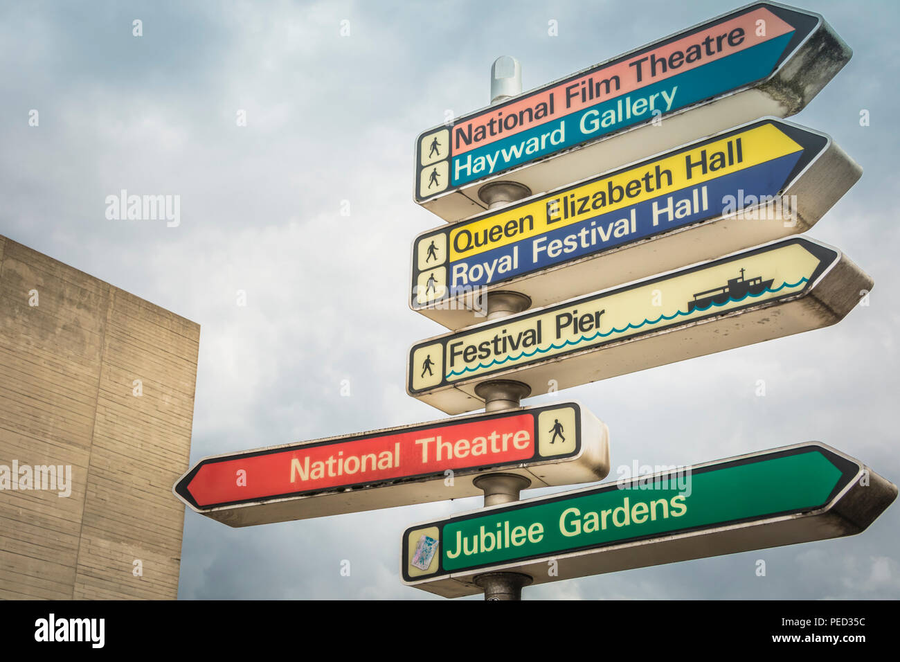 Directional signage hi-res stock photography and images - Alamy