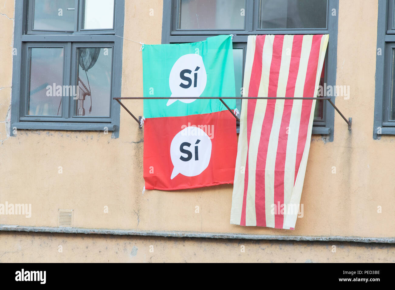 Voting in spain hi-res stock photography and images - Alamy