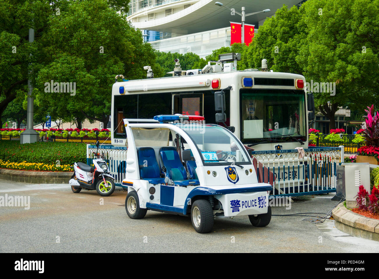 Shanghai police hi-res stock photography and images - Alamy