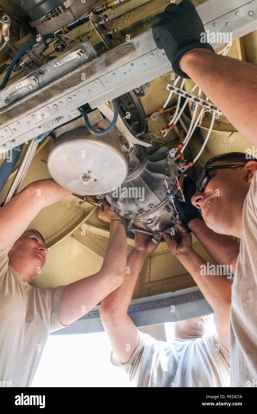 California Army National Guard aviation mechanics with Bravo Company ...