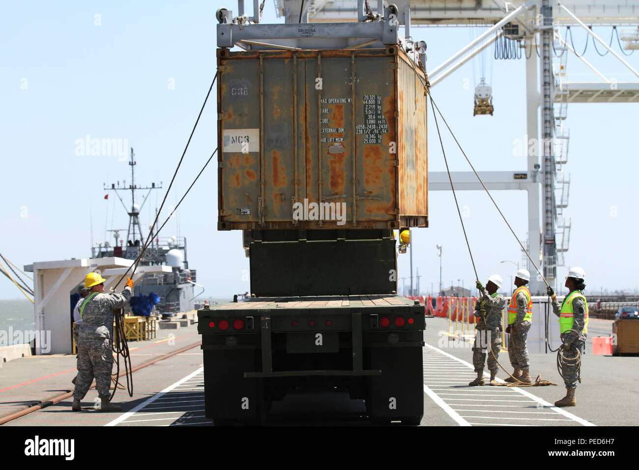 Soldiers of 441st Transportation Company (Seaport Operations), safely ...