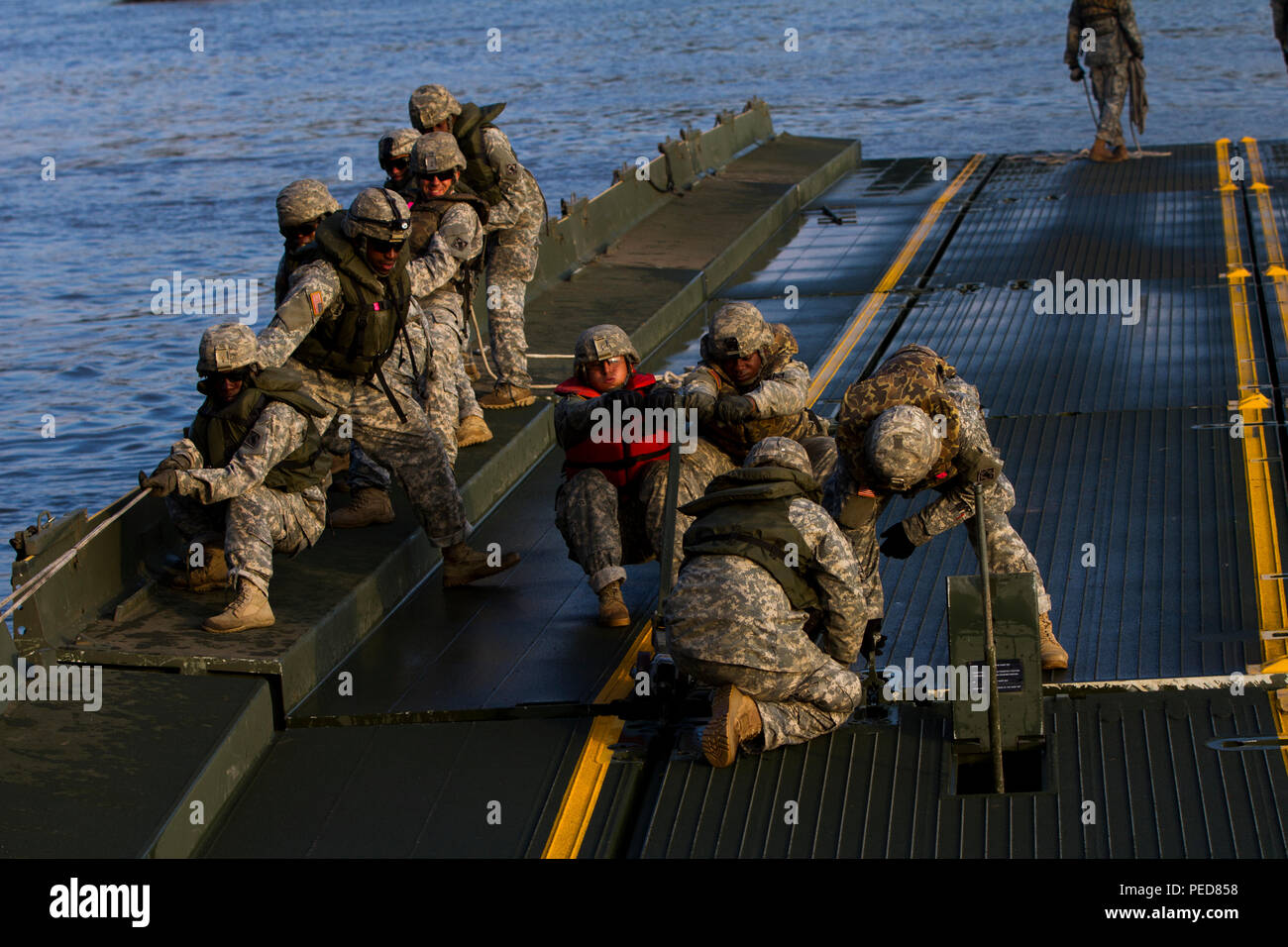 Bridging crew hi-res stock photography and images - Alamy