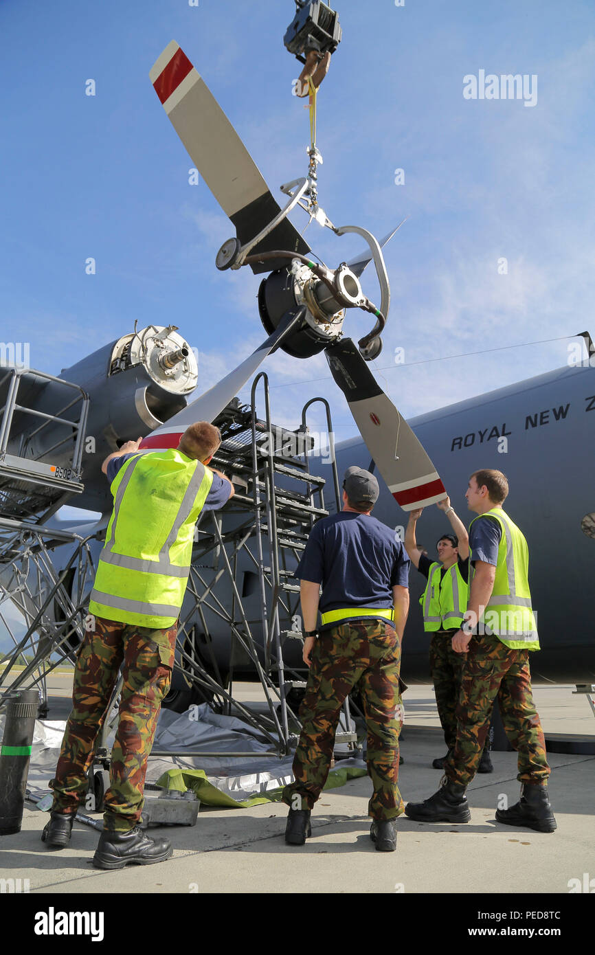 Aircraft maintainers from the Royal New Zealand Air Force work on a ...