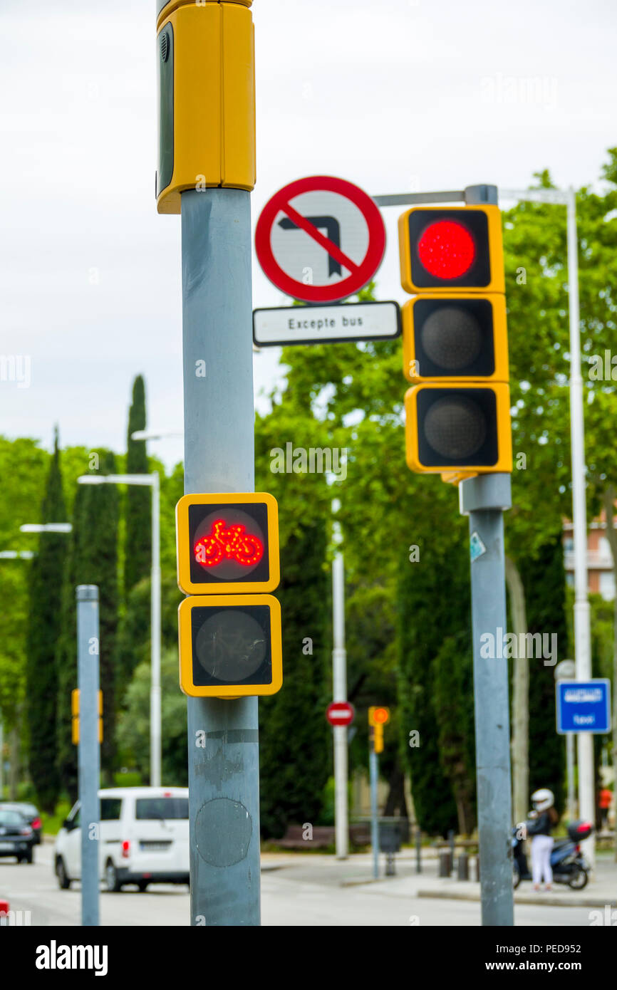 stop light at a cross walk showing signals Stock Photo - Alamy