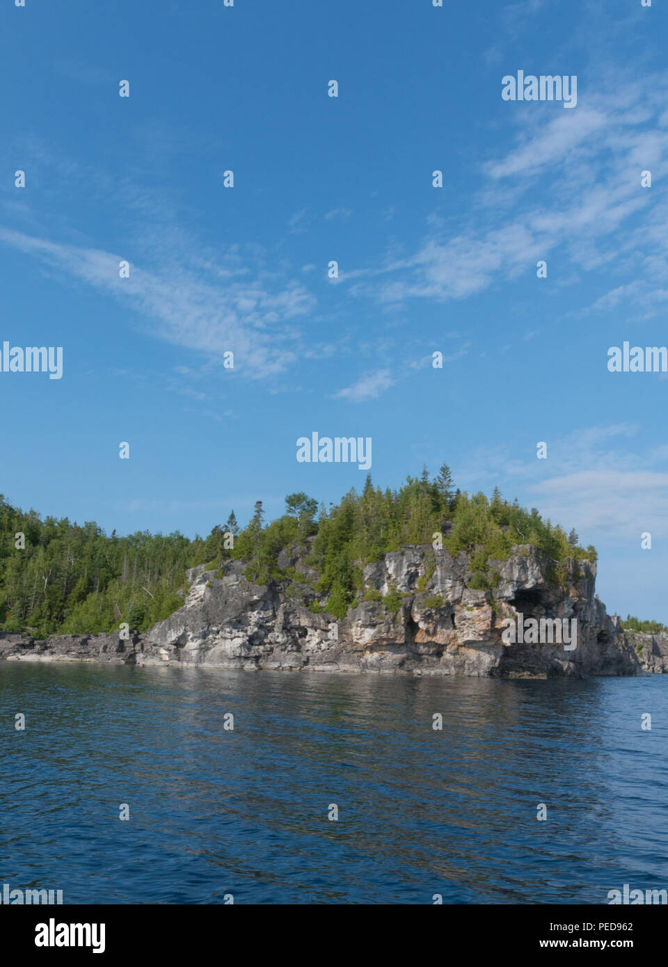 Niagara escarpment cliff limestone hi-res stock photography and images ...