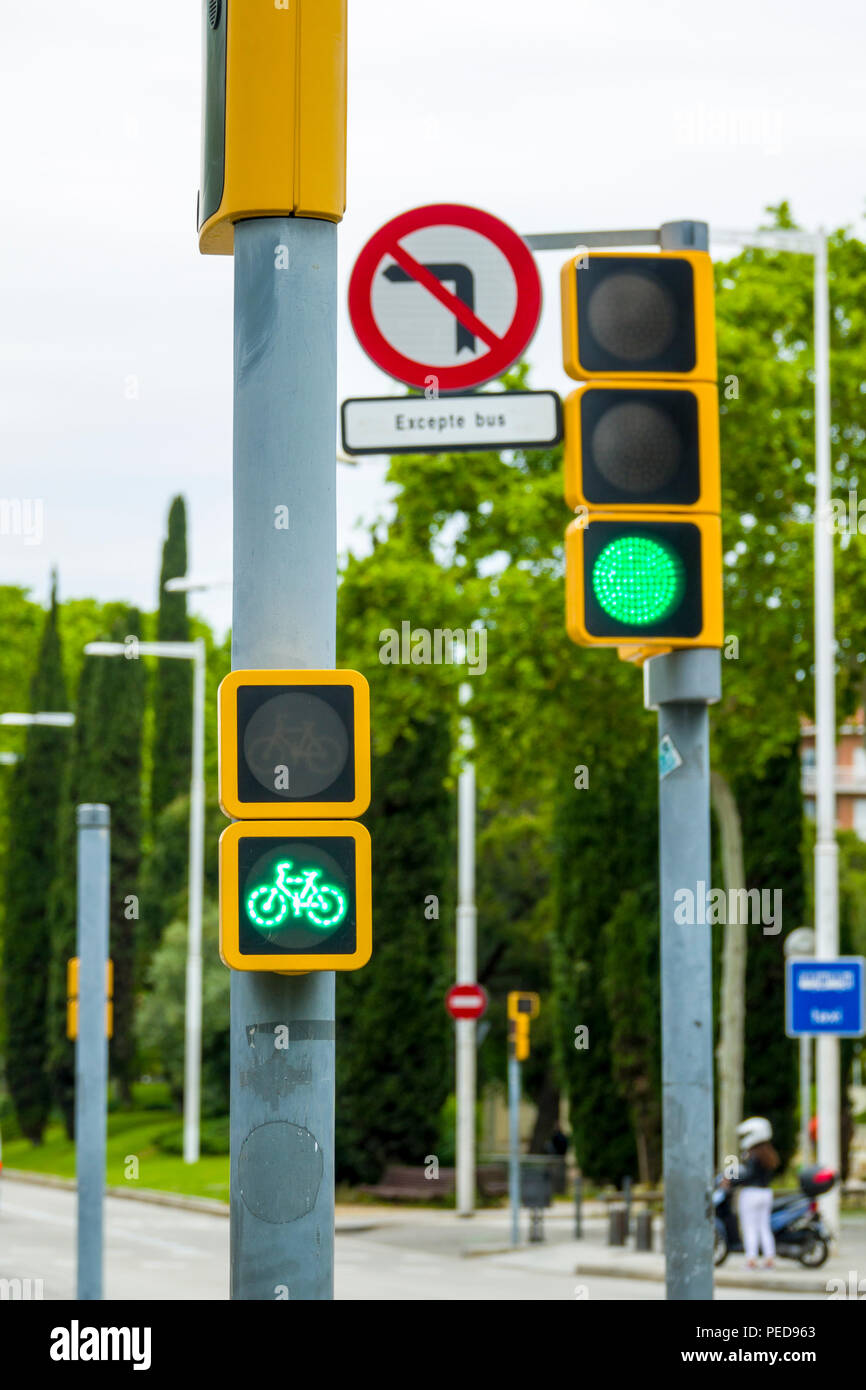 stop light at a cross walk showing signals Stock Photo - Alamy