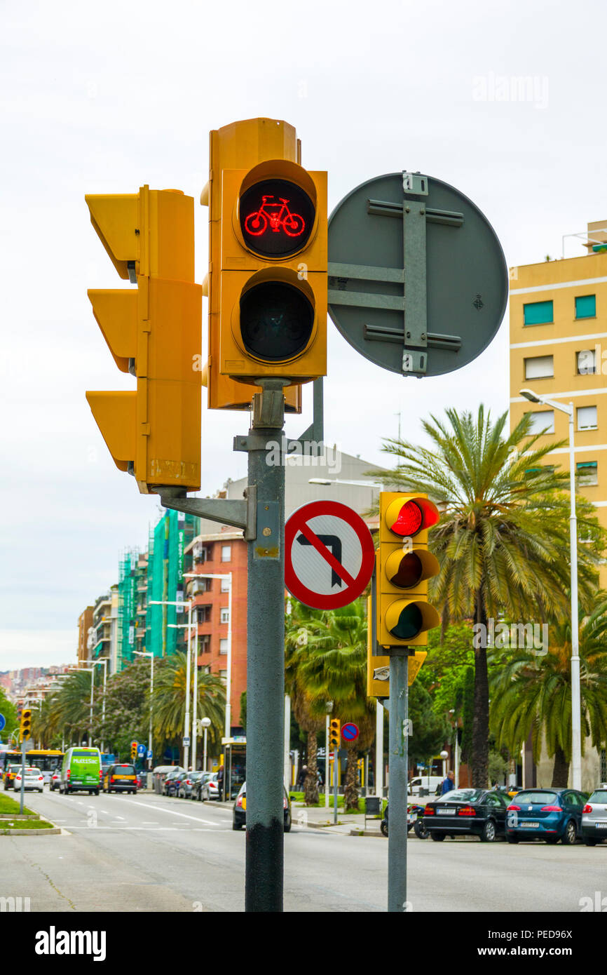 stop light at a cross walk showing signals Stock Photo - Alamy