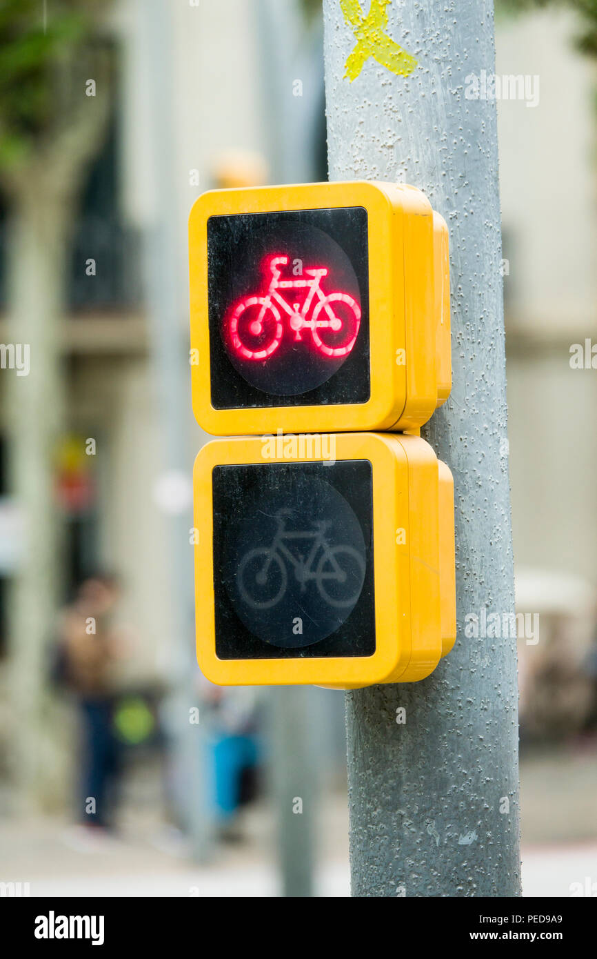 stop light at a cross walk showing signals Stock Photo - Alamy