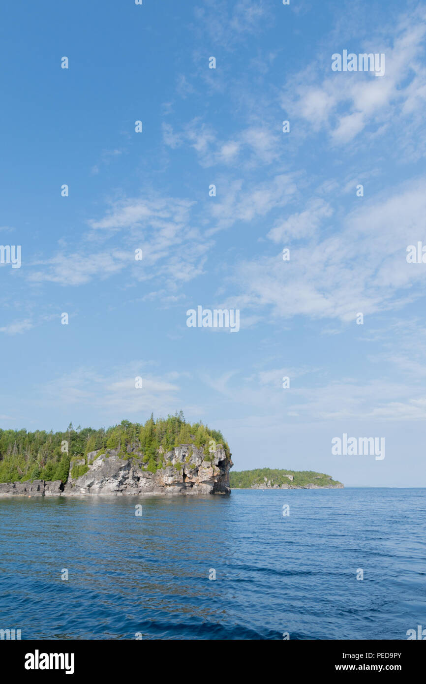 Niagara escarpment cliff limestone hi-res stock photography and images ...
