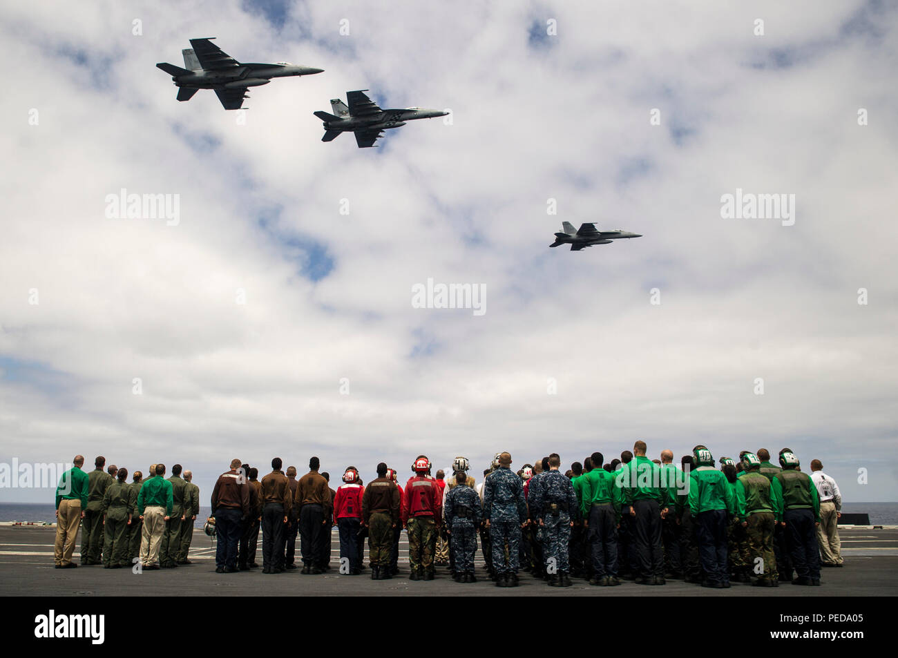 150807-N-EH855-368 EASTERN PACIFIC OCEAN (Aug. 7, 2015) Cmdr. Guy Snodgrass relieves Cmdr. David ...