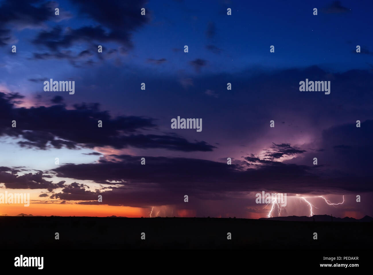 Lightning cloud hi-res stock photography and images - Alamy
