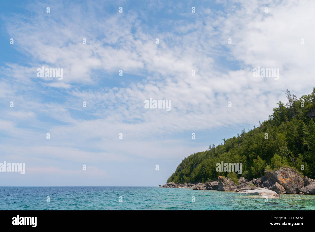 Niagara escarpment cliff limestone hi-res stock photography and images ...