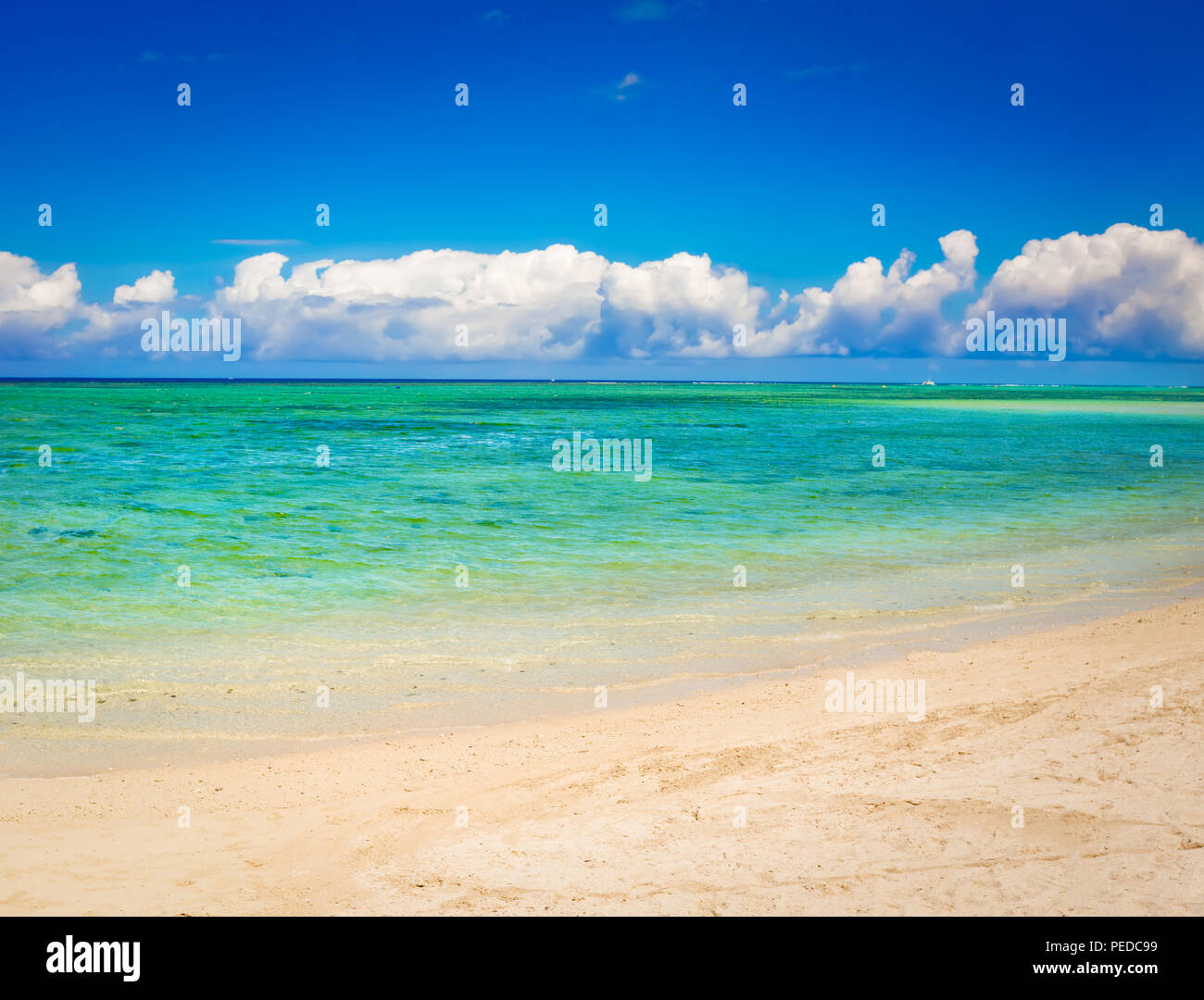 Seashore landscape white sandy beach hi-res stock photography and ...