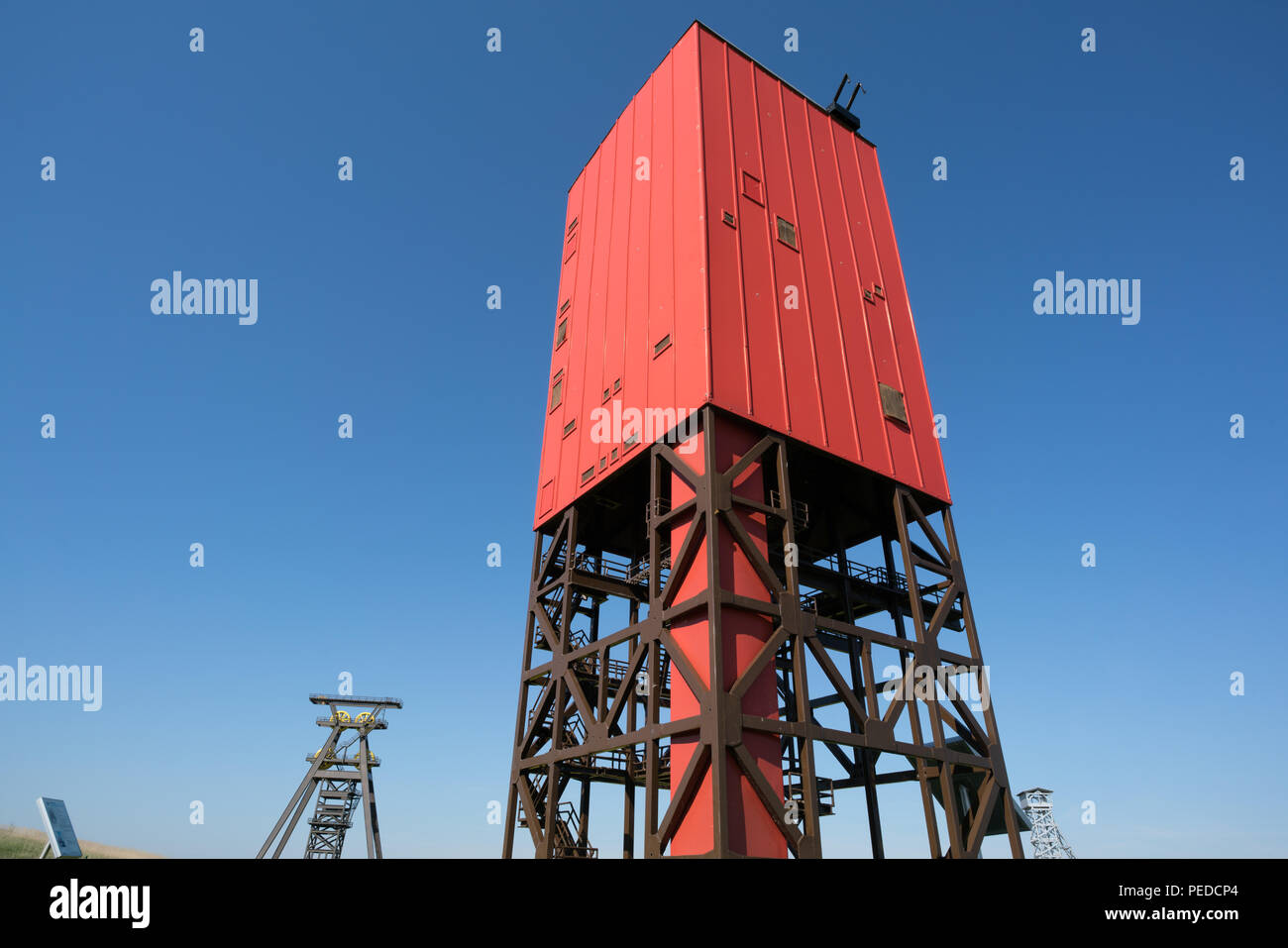 Shale oil gas rig hi-res stock photography and images - Alamy