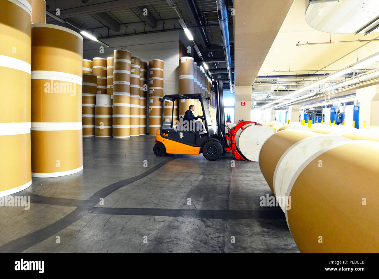 Rolls paper forklift in warehouse hi-res stock photography and images ...