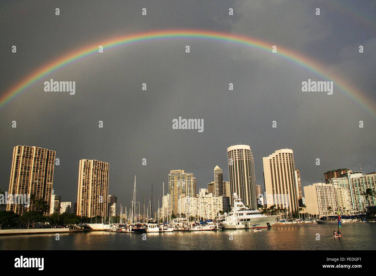 Rainbow over oahu hi-res stock photography and images - Alamy