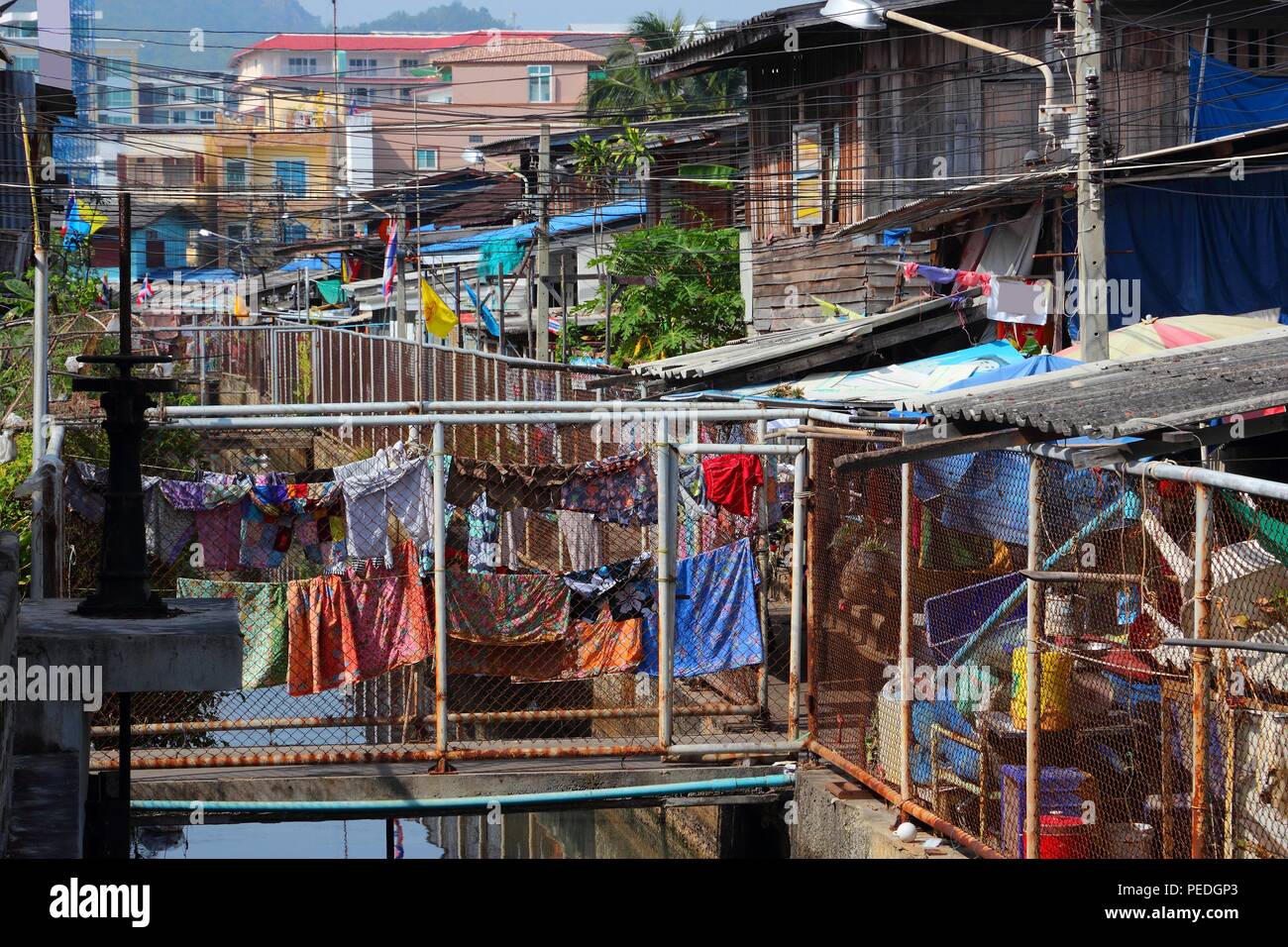 Poor housing thailand hi-res stock photography and images - Alamy