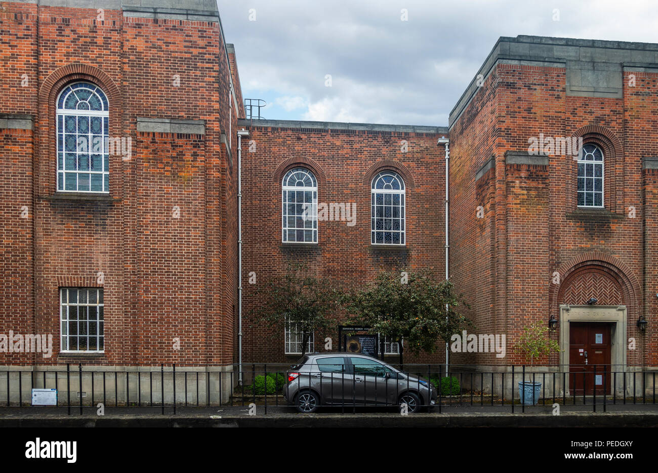 Hebrew congregation hi-res stock photography and images - Alamy
