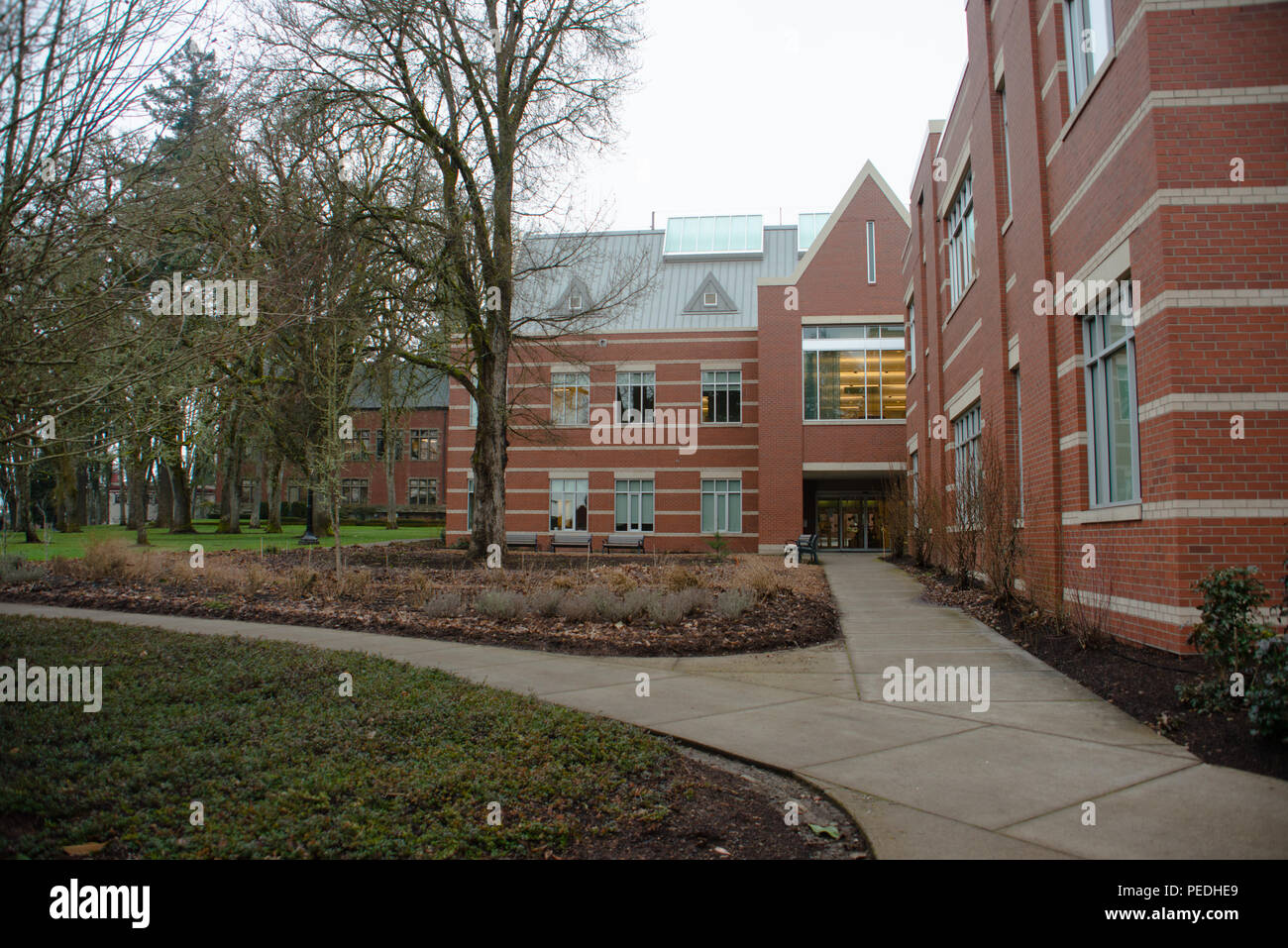 University grove hi-res stock photography and images - Alamy