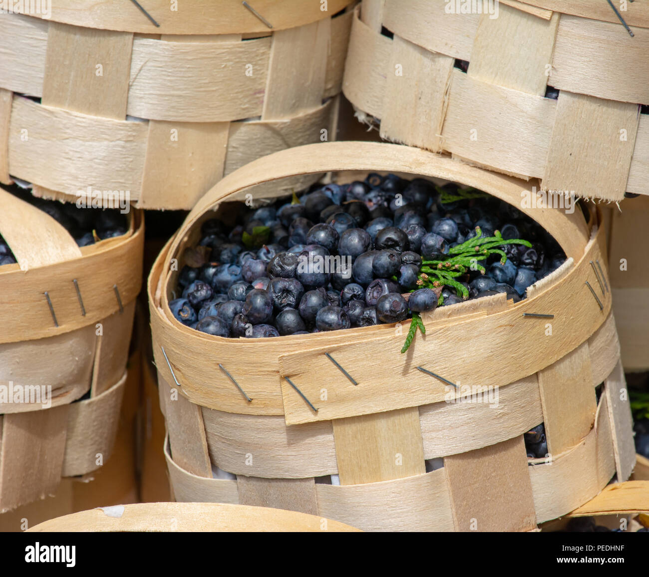 Market selling fruit hi-res stock photography and images - Alamy