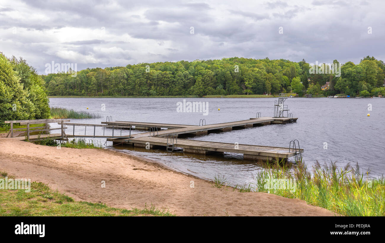 Empty lake hi-res stock photography and images - Alamy