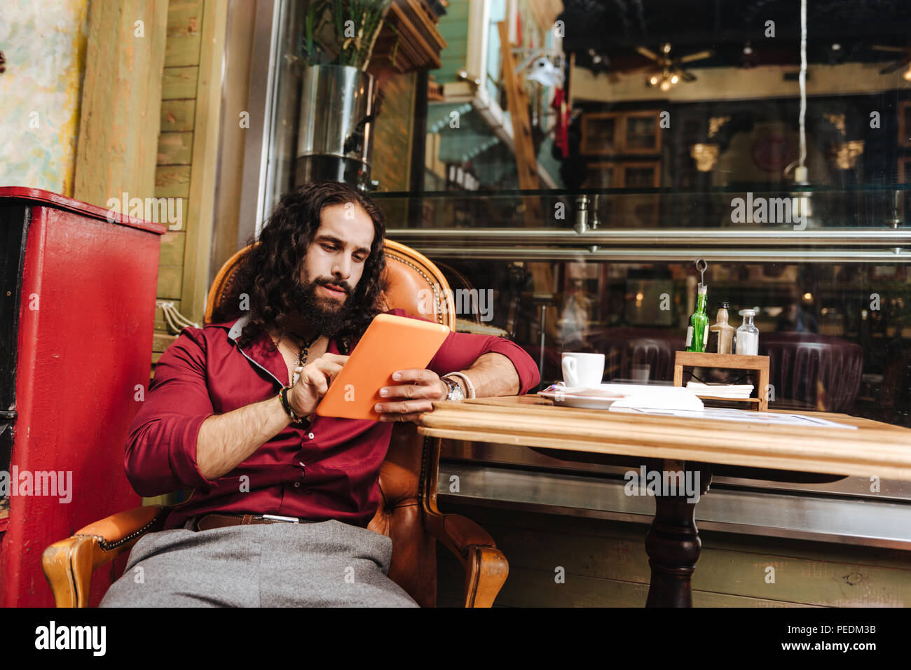 Serious handsome am holding a tablet Stock Photo - Alamy