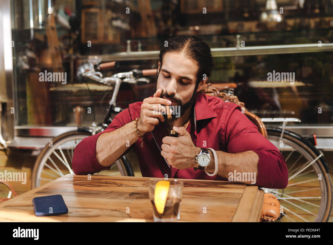 Brunette smoking hi-res stock photography and images - Alamy