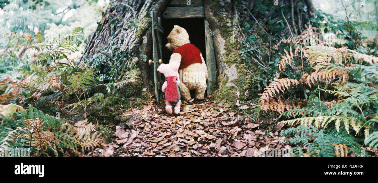 CHRISTOPHER ROBIN, l-r: Piglet (voice: Nick Mohammed), Winnie the Pooh ...