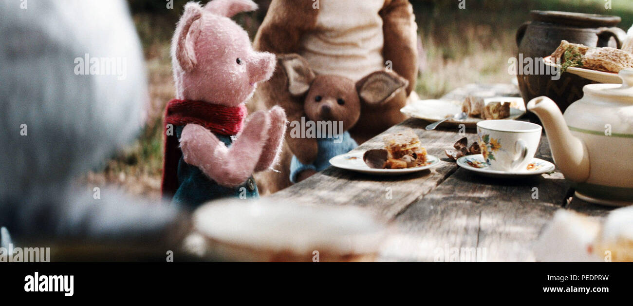 CHRISTOPHER ROBIN, l-r: Piglet (voice: Nick Mohammed), Roo (voice: Sara ...