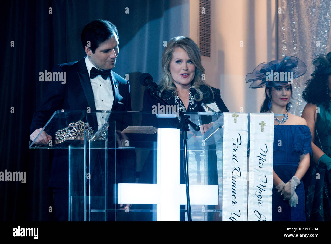 INSATIABLE, foreground right: Beverly D'Angelo, (Season 1, Episode 8 ...