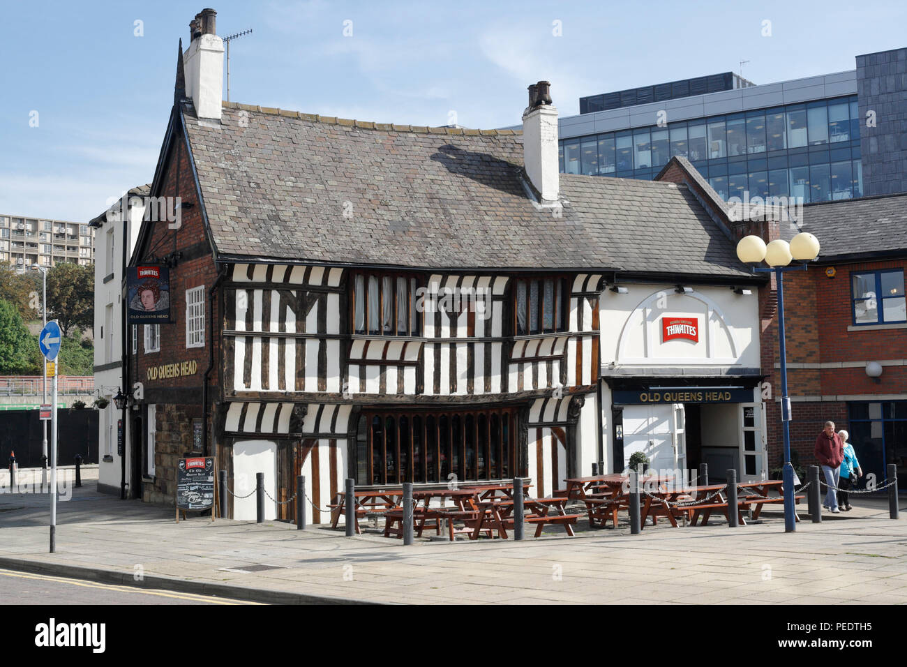 The old queen's head public house hi-res stock photography and images ...