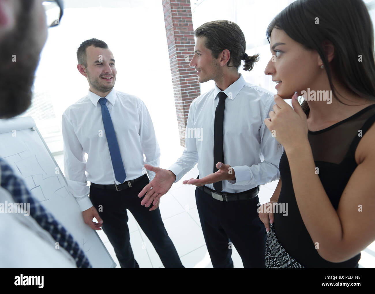 Business women show smart hi-res stock photography and images - Alamy
