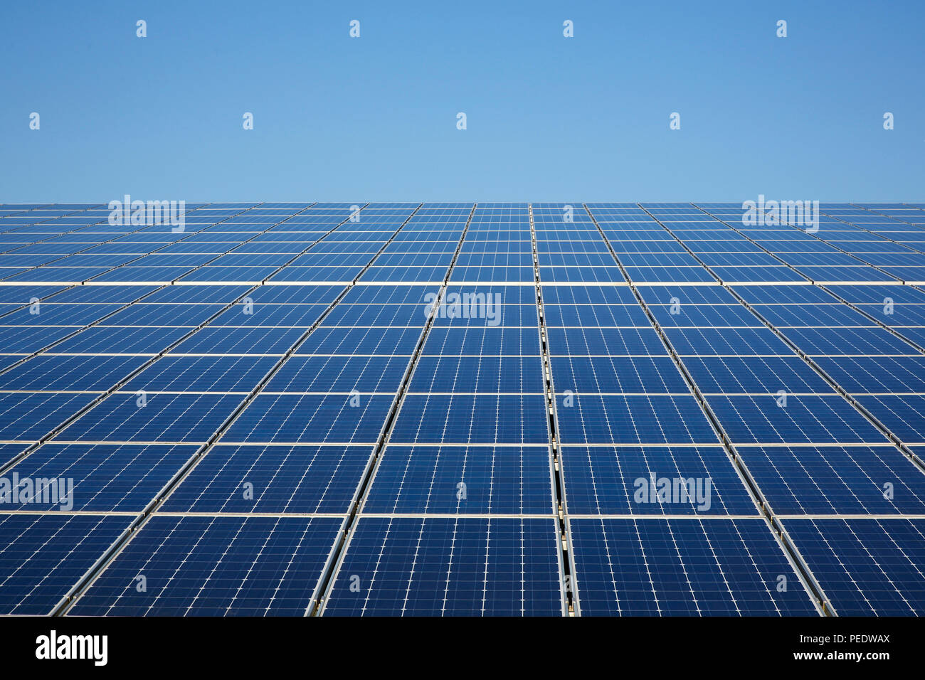 Solaranlage, Solarzellen auf Dach, Dithmarschen, Schleswig-Holstein ...