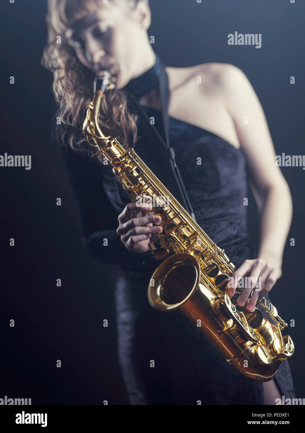 Saxophone female hi-res stock photography and images - Alamy