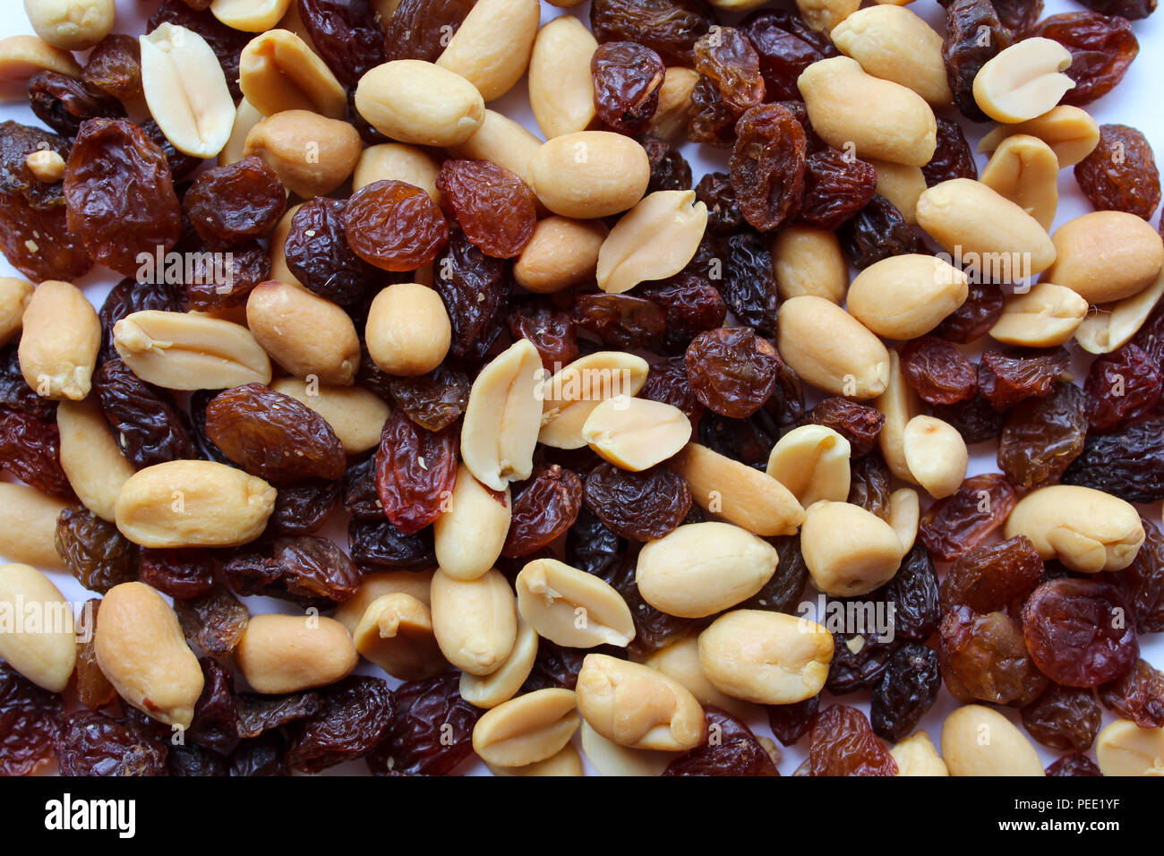 Mixture of sweet raisins and peanuts texture Stock Photo - Alamy