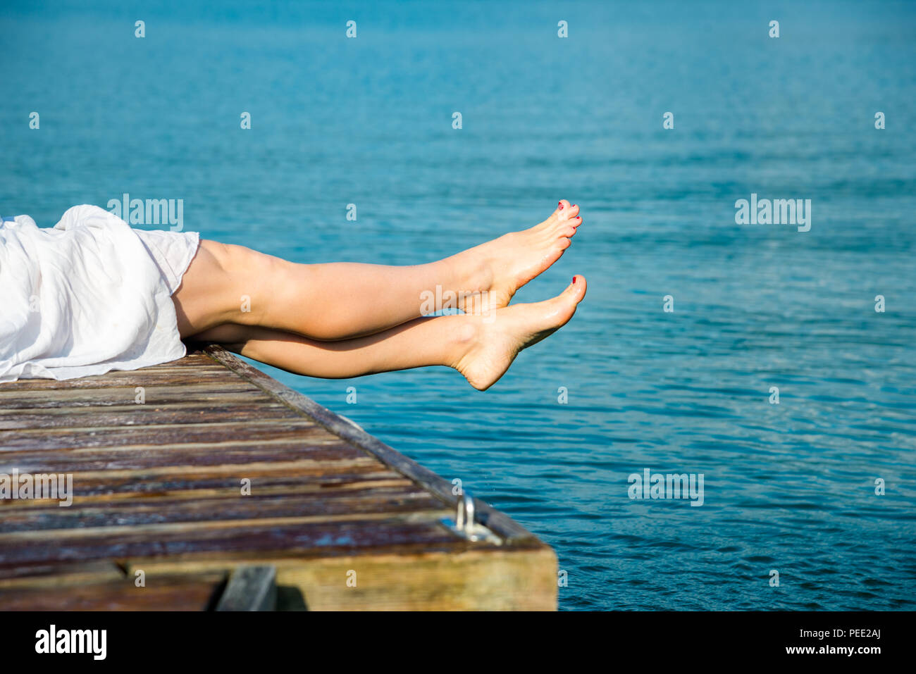 Pretty feet barefoot beach hi-res stock photography and images - Alamy