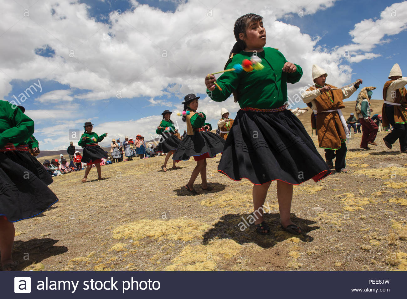 Peruvian Girls In Traditional Dress High Resolution Stock Photography ...