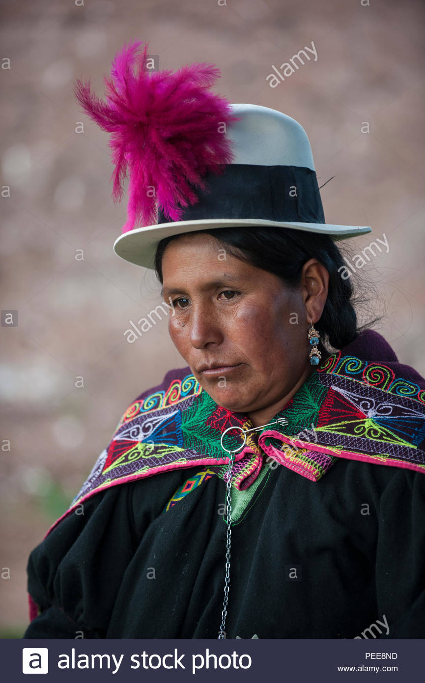 Bolivian Woman In Traditional Dress Stock Photos & Bolivian Woman In ...