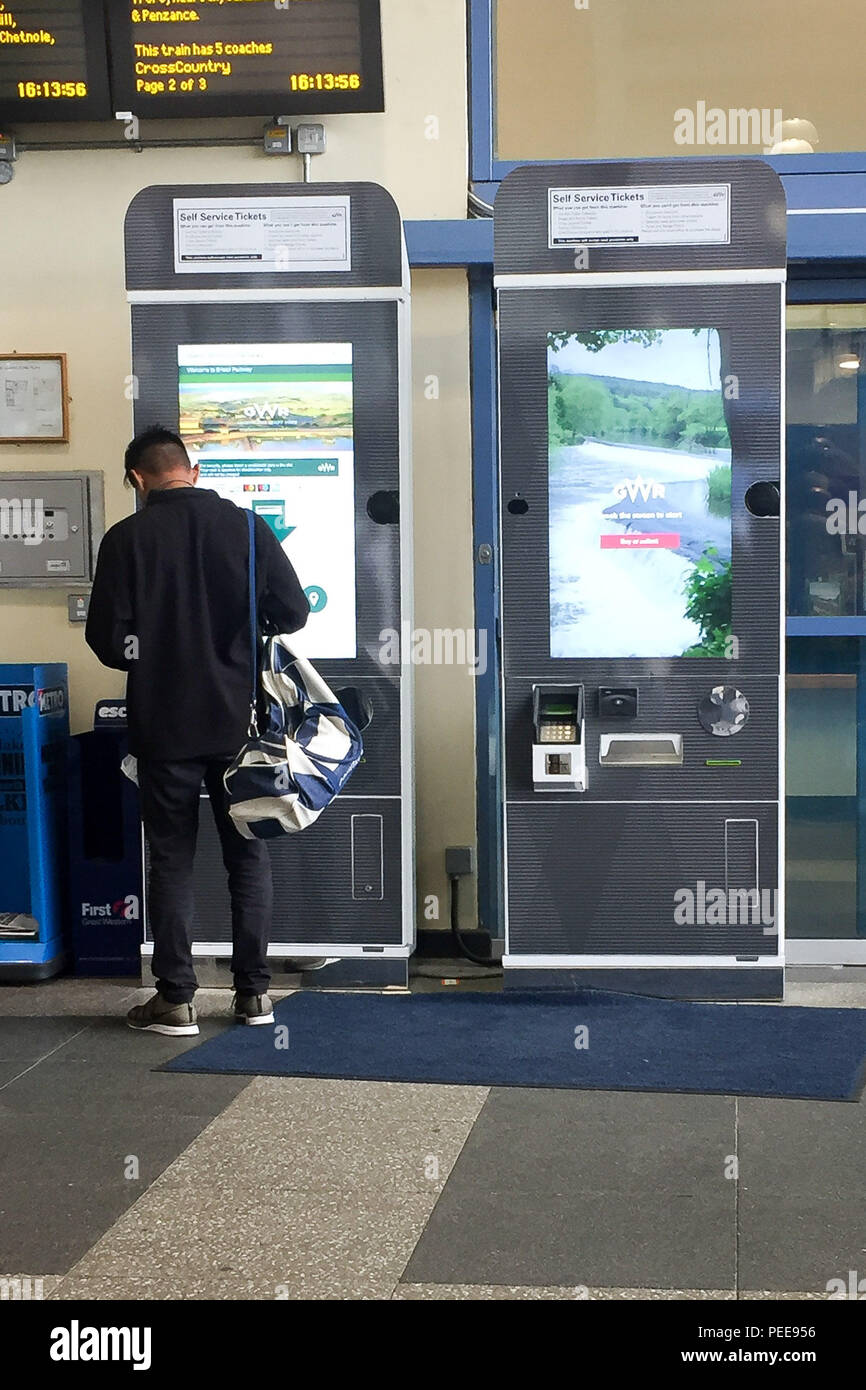 Ticket machines hi-res stock photography and images - Alamy
