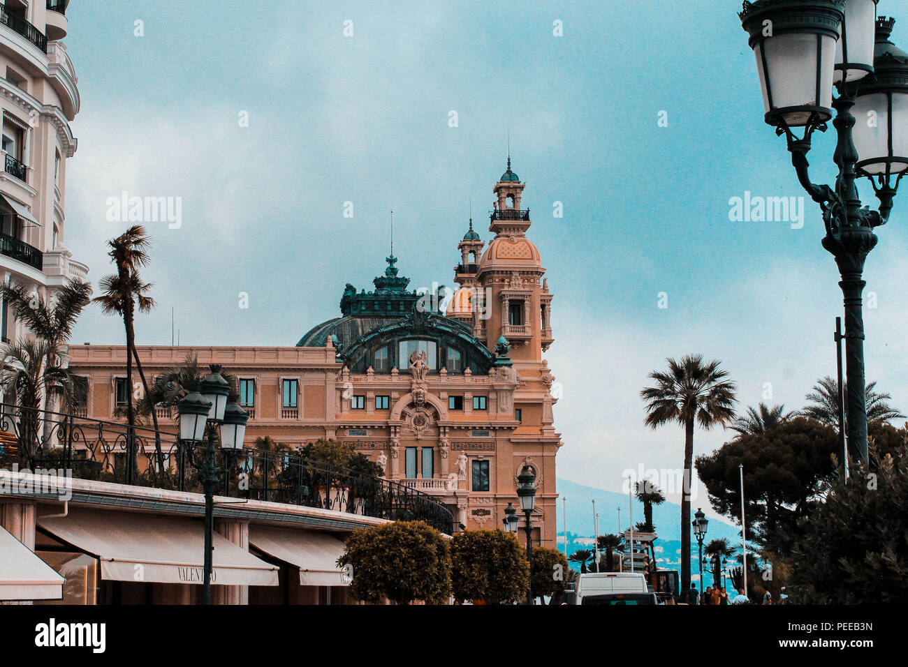 Millionaire lifestyle hi-res stock photography and images - Alamy