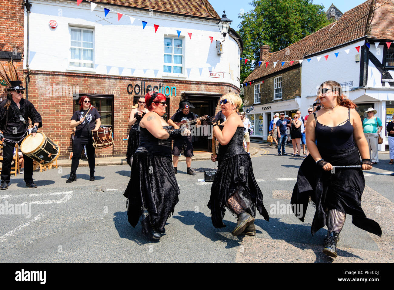 Traditional English folk dancers, women from Wolfs Head and Vixen ...