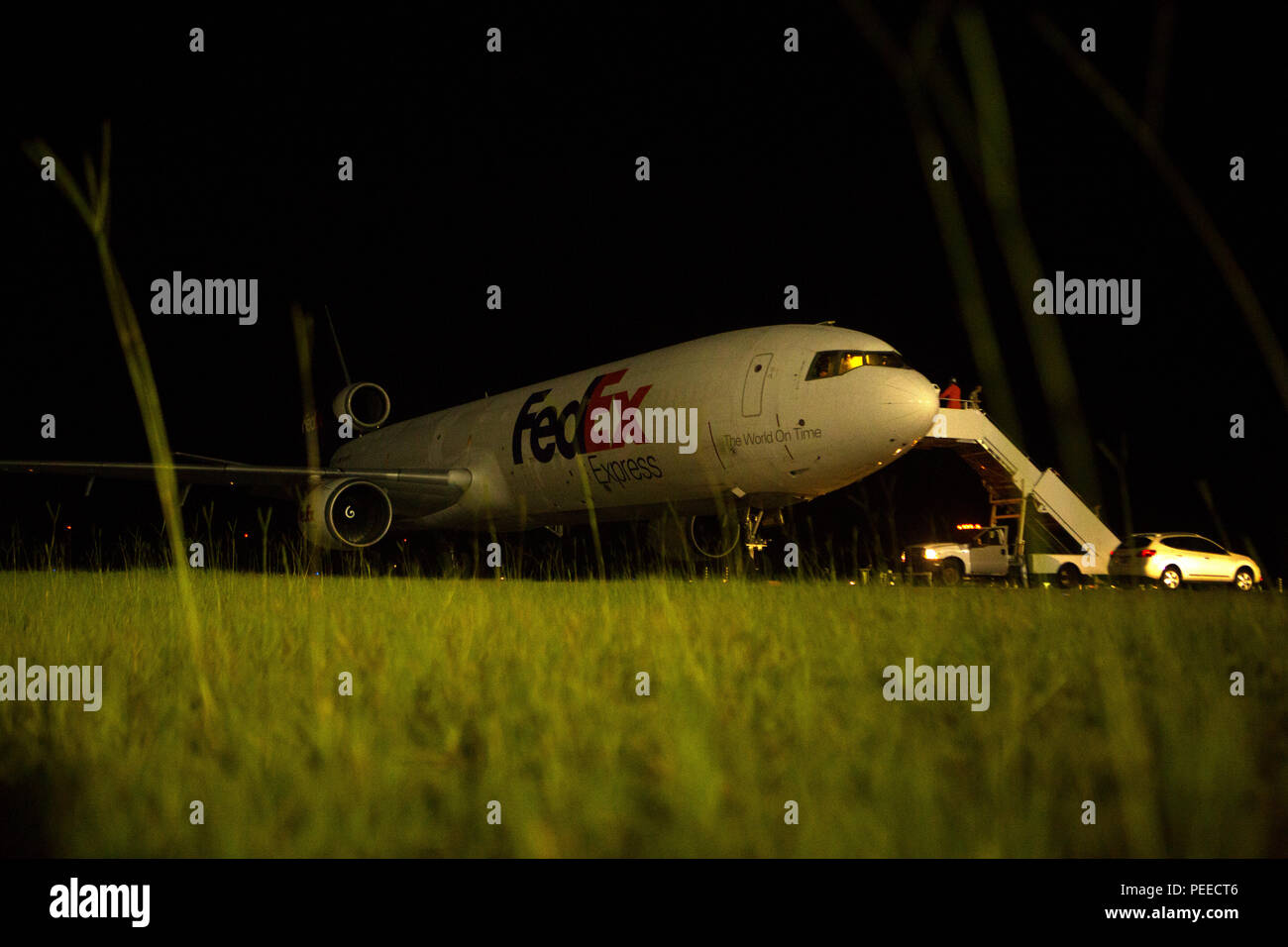 Fedex cargo plane loading hi-res stock photography and images - Alamy