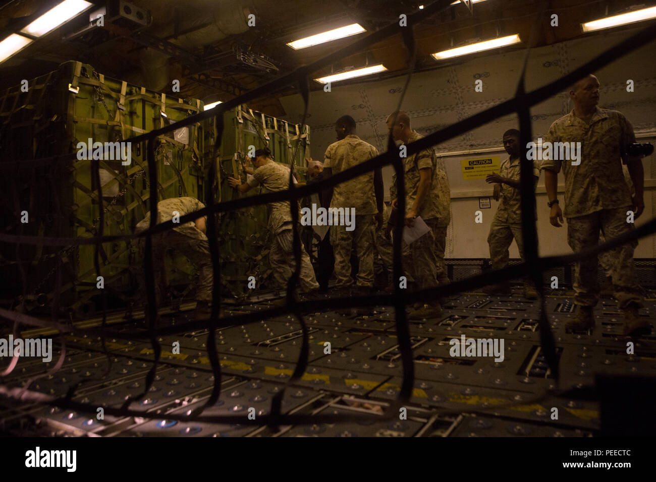 Fedex cargo plane loading hi-res stock photography and images - Alamy