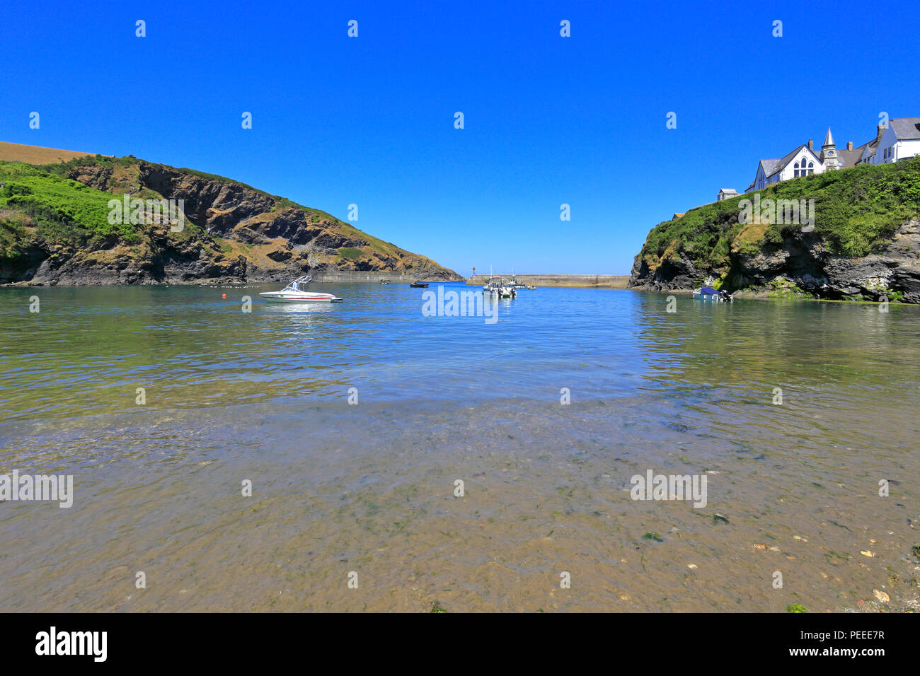 Port Issac harbour, location of the ITV series Doc Martin, Cornwall ...