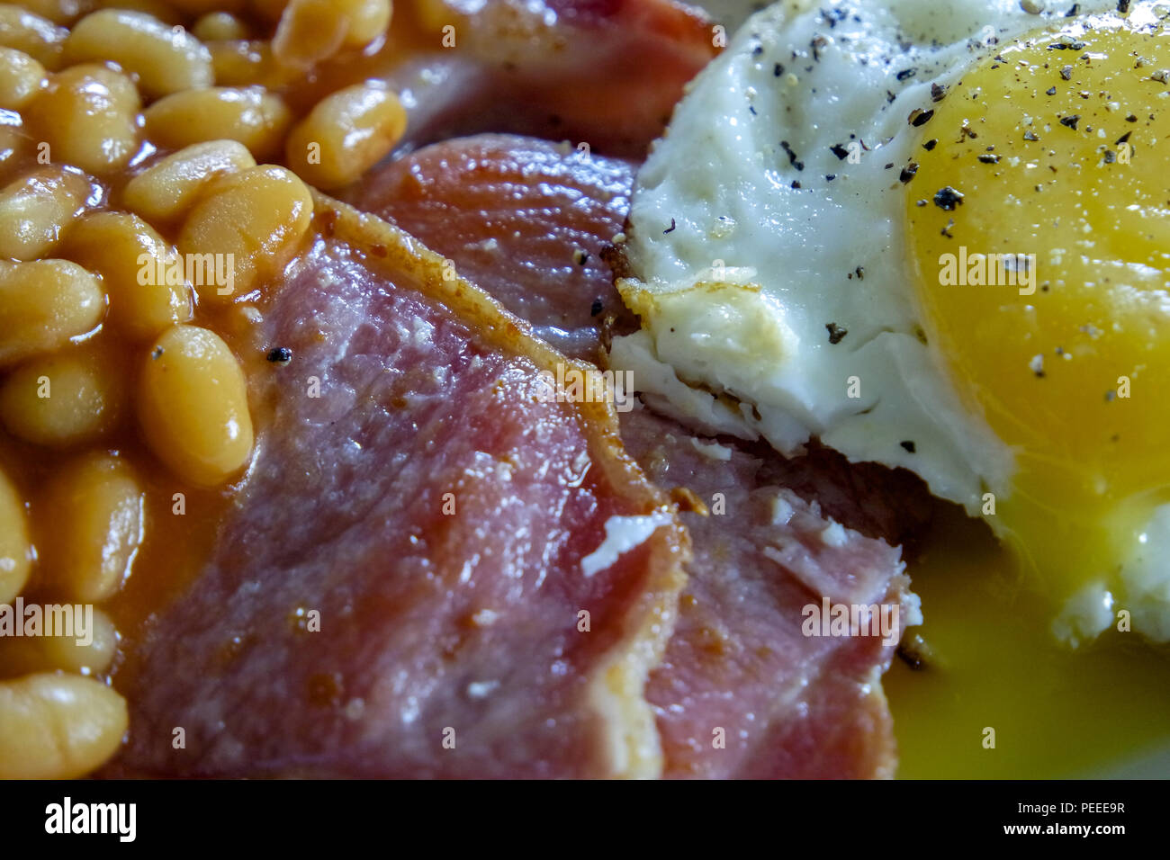 Cooked breakfast. Bacon, Eggs, Beans, Toast Stock Photo - Alamy