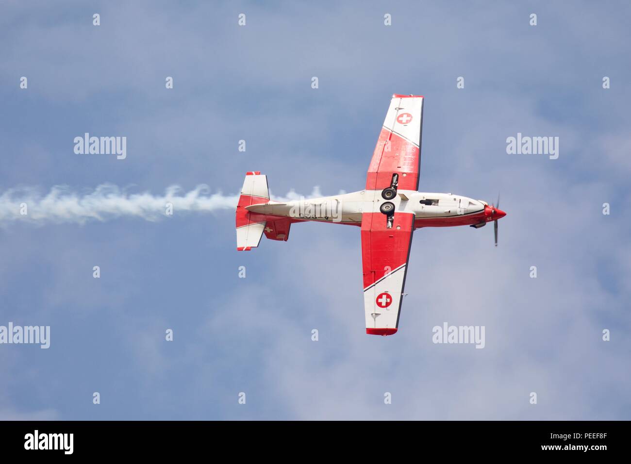 Schweizer luftwaffe pc 7 team hi-res stock photography and images - Alamy