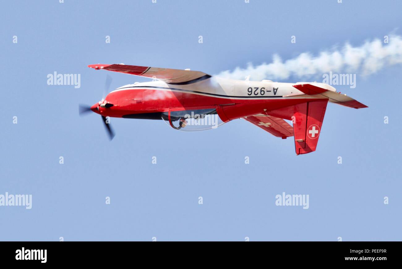 Schweizer luftwaffe pc 7 team hi-res stock photography and images - Alamy