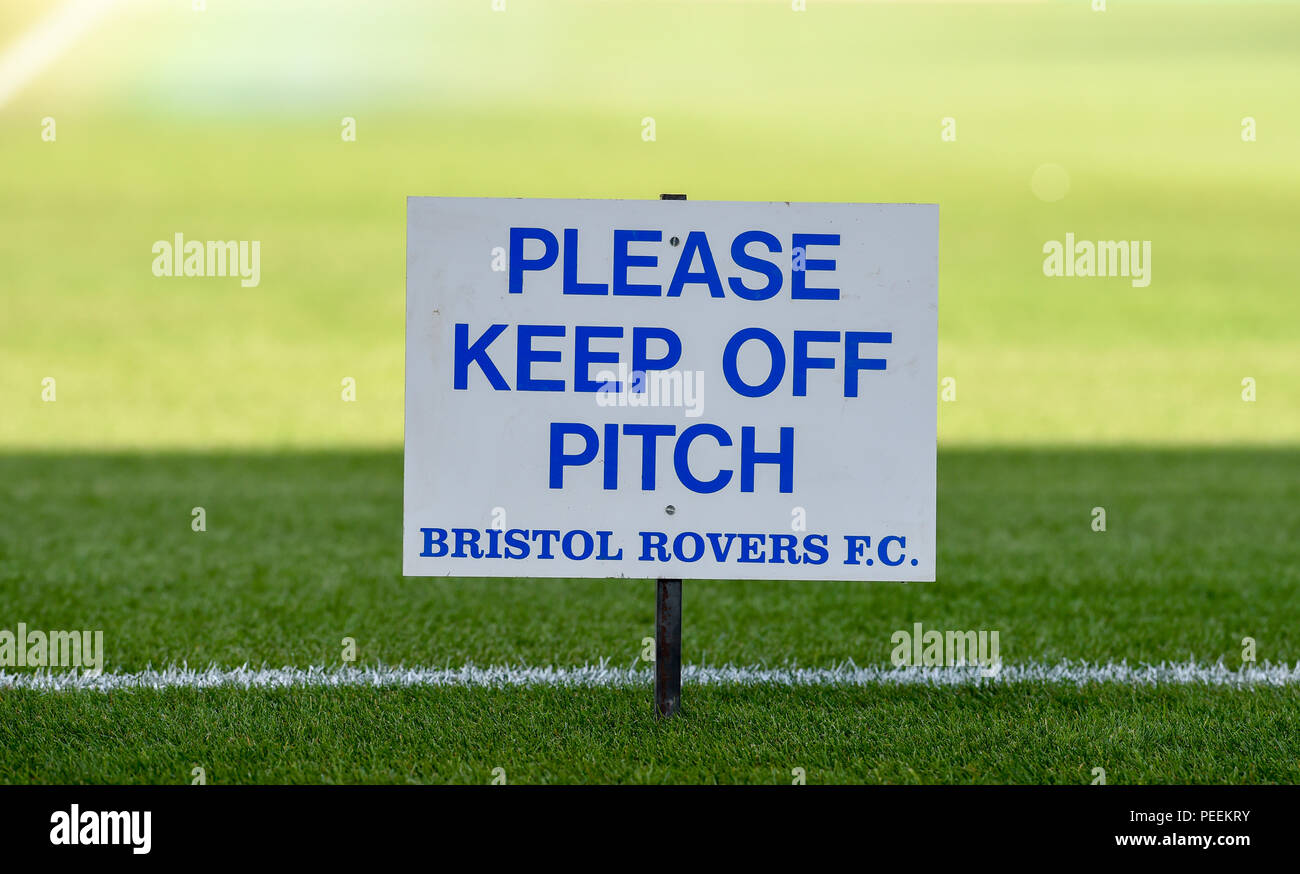 Football pitch grass hi-res stock photography and images - Alamy