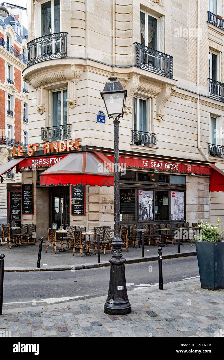 Vintage retro french bistro restaurant hi-res stock photography and ...