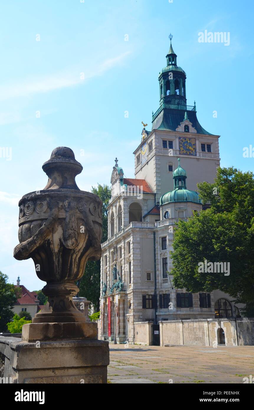 Die bayerische hi-res stock photography and images - Alamy